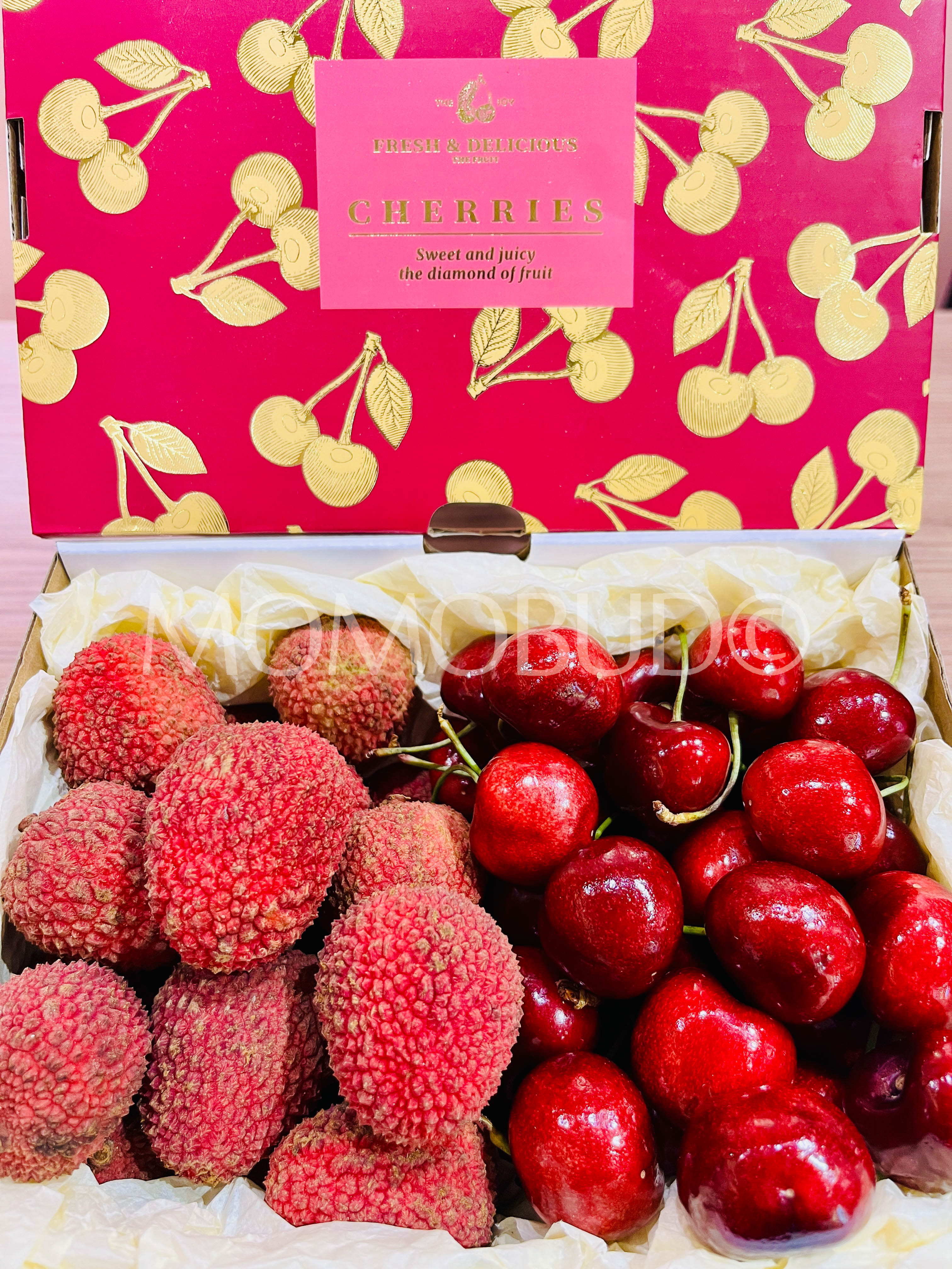 MomoBud Finest Selection Lychee & Red Cherry Gift Box (1kg) — MomoBud